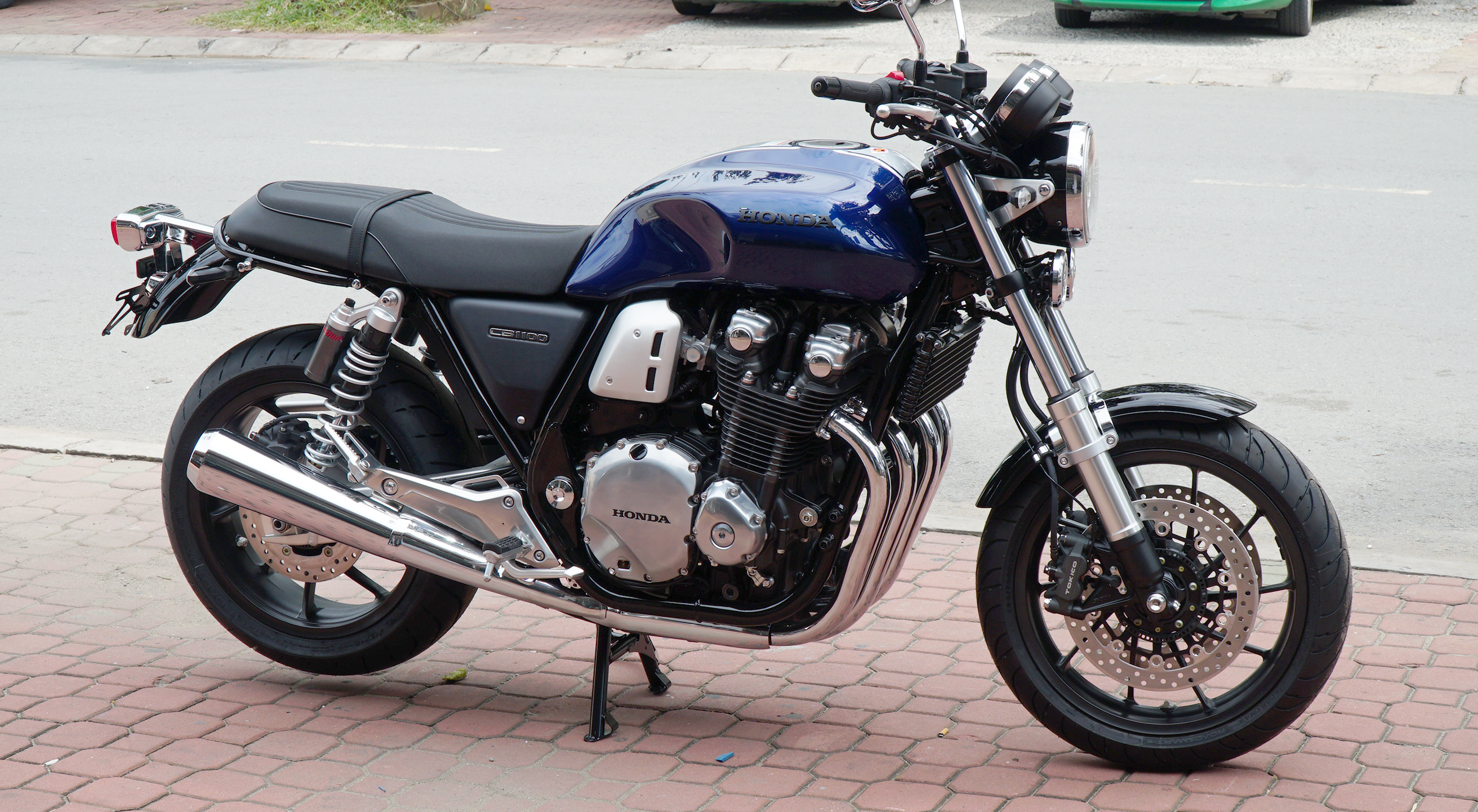 So sánh Honda CB1100RS và Honda CB1100EX