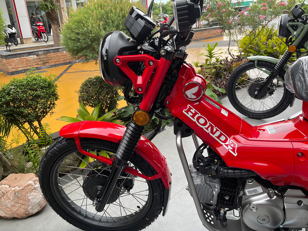 Honda CT125 2022 đi suối ngon ơ, chở đồ thỏa thích