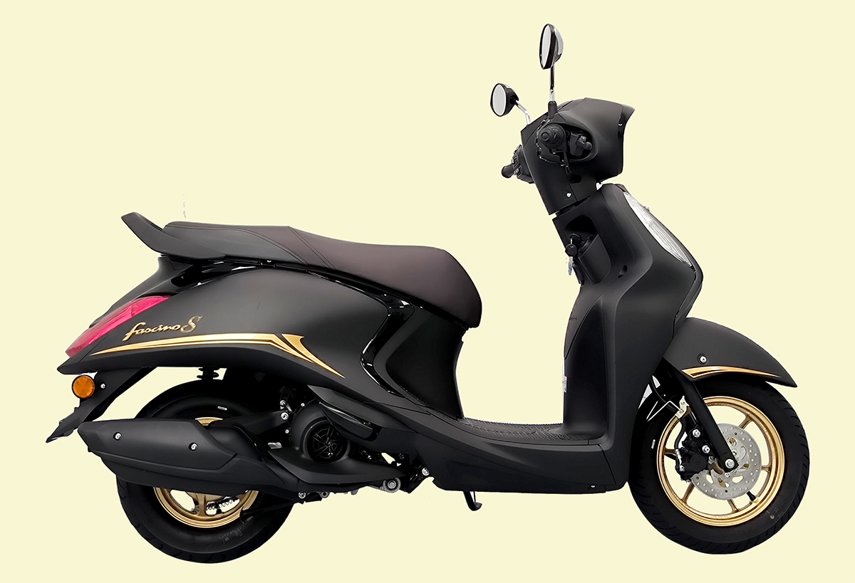 Yamaha Fascino 125 Fi Hybrid 2024 màu đen nhám